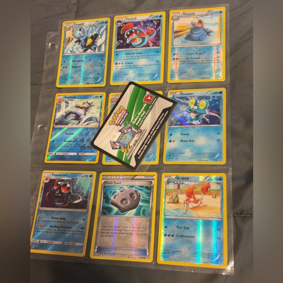 Pokemon | Toys | Holo Pokemon Tcg Set Comes With 5 Tcg Online Code ...
